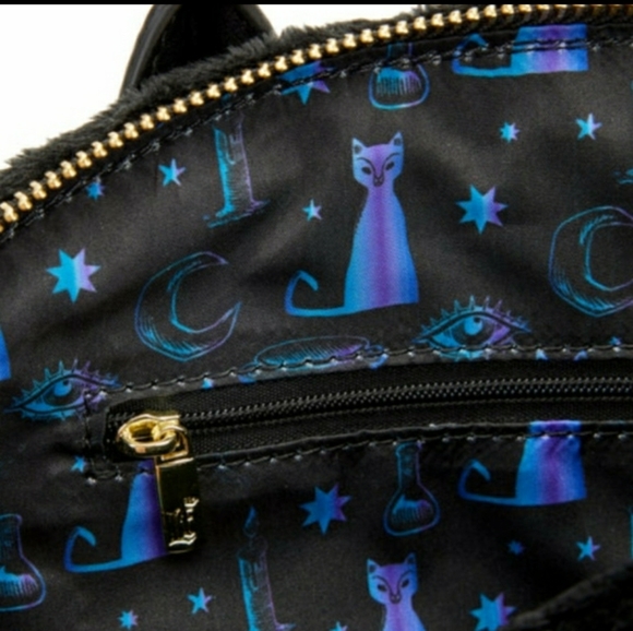 Loungefly | Bags | Loungefly X Hocus Pocus Binx Candle Crossbody Bag ...